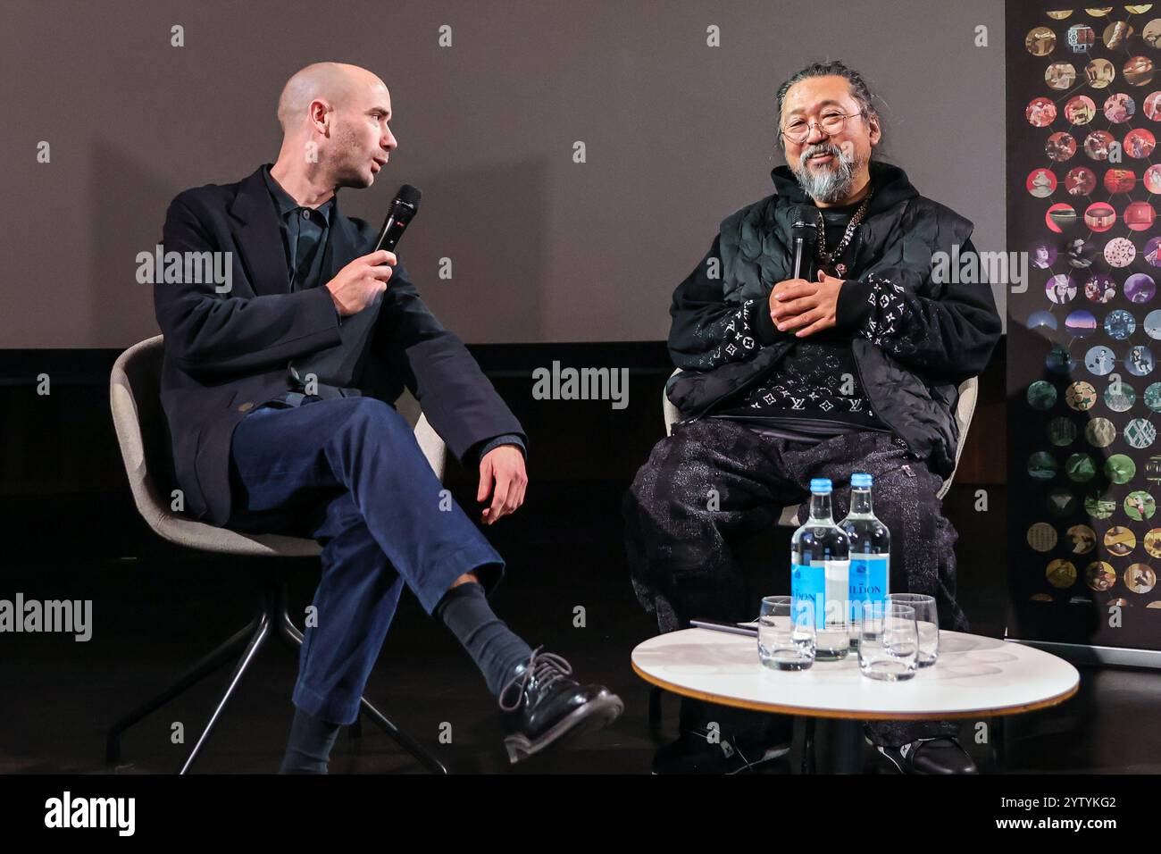 In conversation with sam thorne hi-res stock photography and images - Alamy