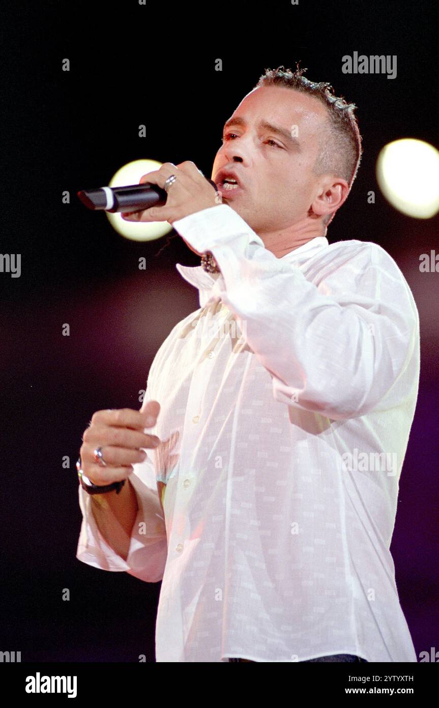 Verona Italy 08/09/2001 : Eros Ramazzotti,Italian singer, during the ...
