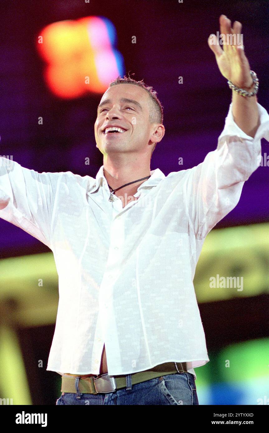 Verona Italy 08/09/2001 : Eros Ramazzotti,Italian singer, during the ...