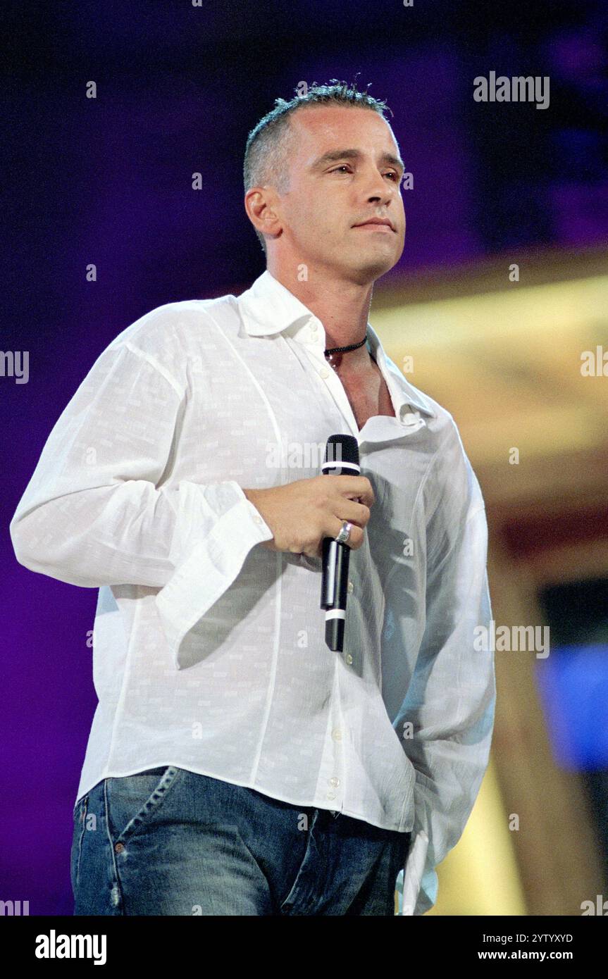 Verona Italy 08/09/2001 : Eros Ramazzotti,Italian singer, during the ...
