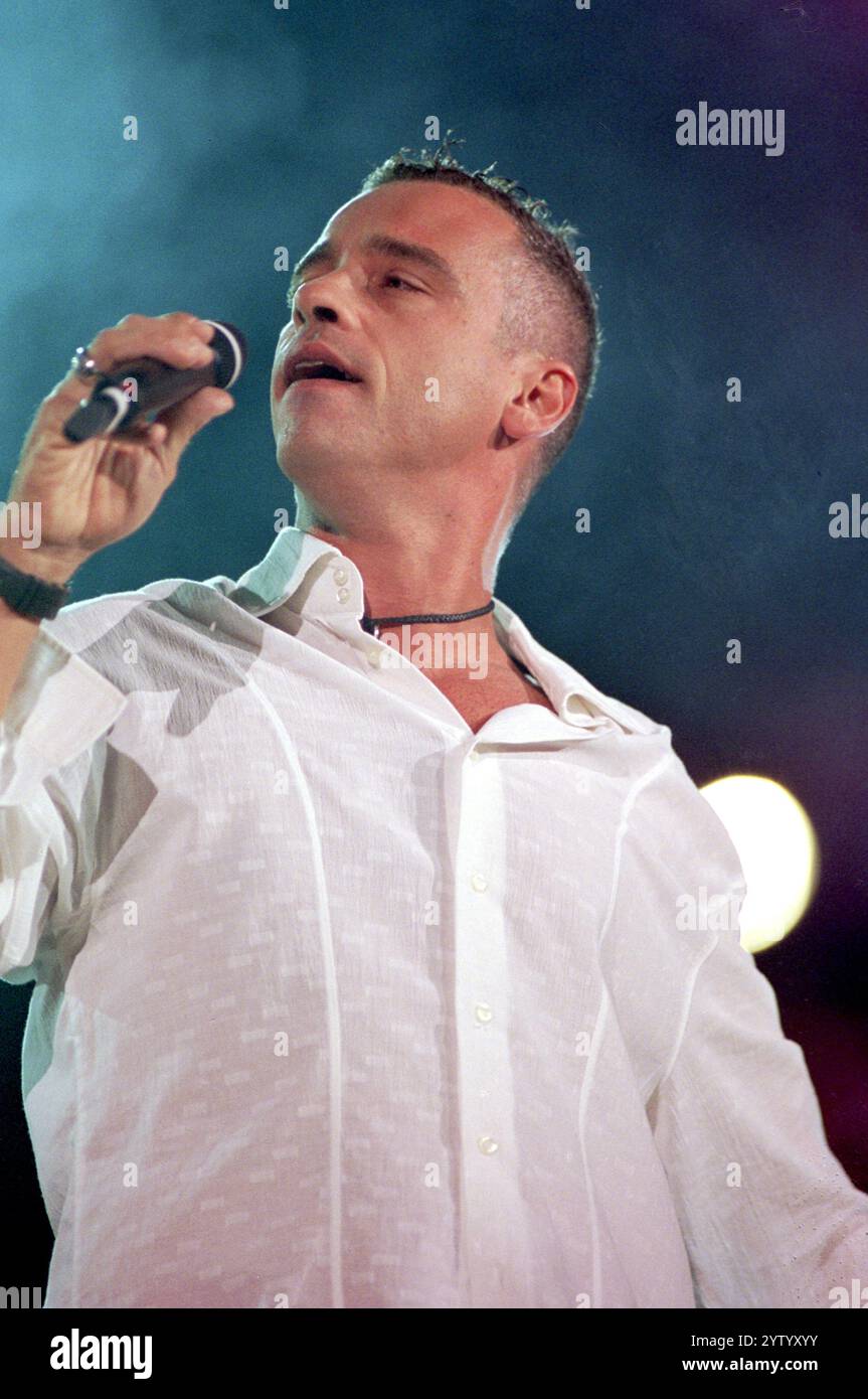 Verona Italy 08/09/2001 : Eros Ramazzotti,Italian singer, during the ...