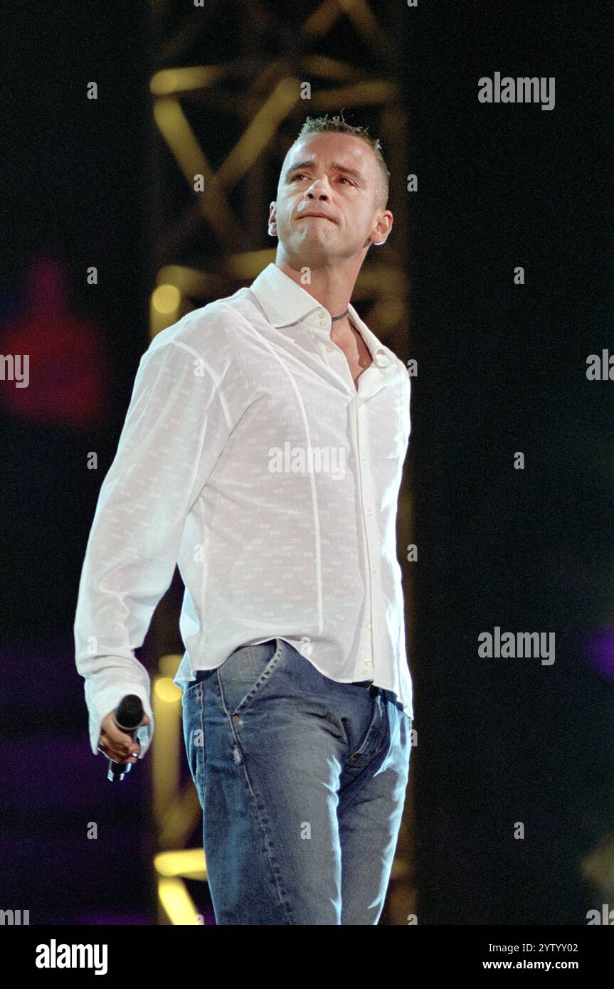 Verona Italy 08/09/2001 : Eros Ramazzotti,Italian singer, during the ...