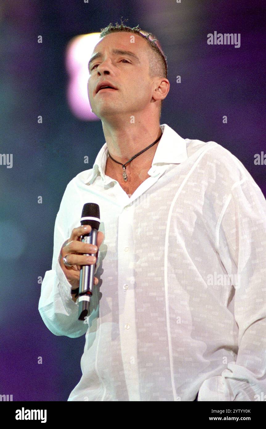 Verona Italy 08/09/2001 : Eros Ramazzotti,Italian singer, during the ...