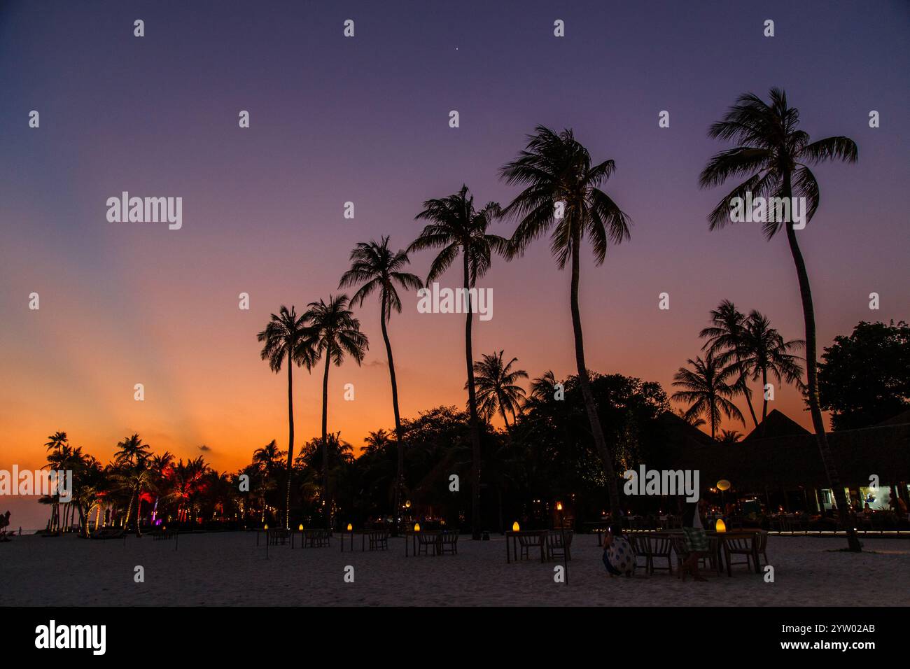 Maldives beach at sunset resorts hi-res stock photography and images ...