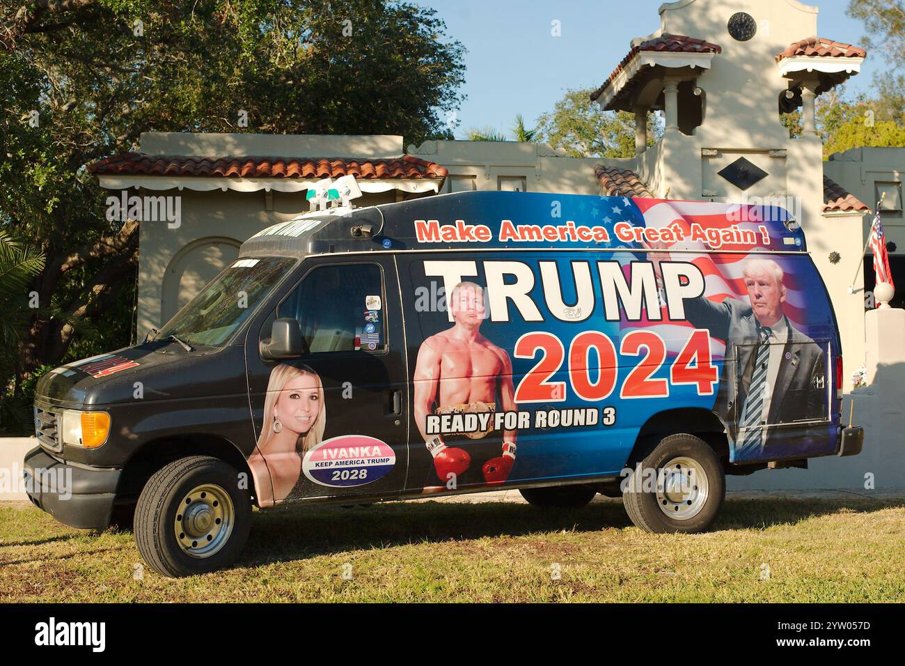 Donald trump side view hi-res stock photography and images - Alamy