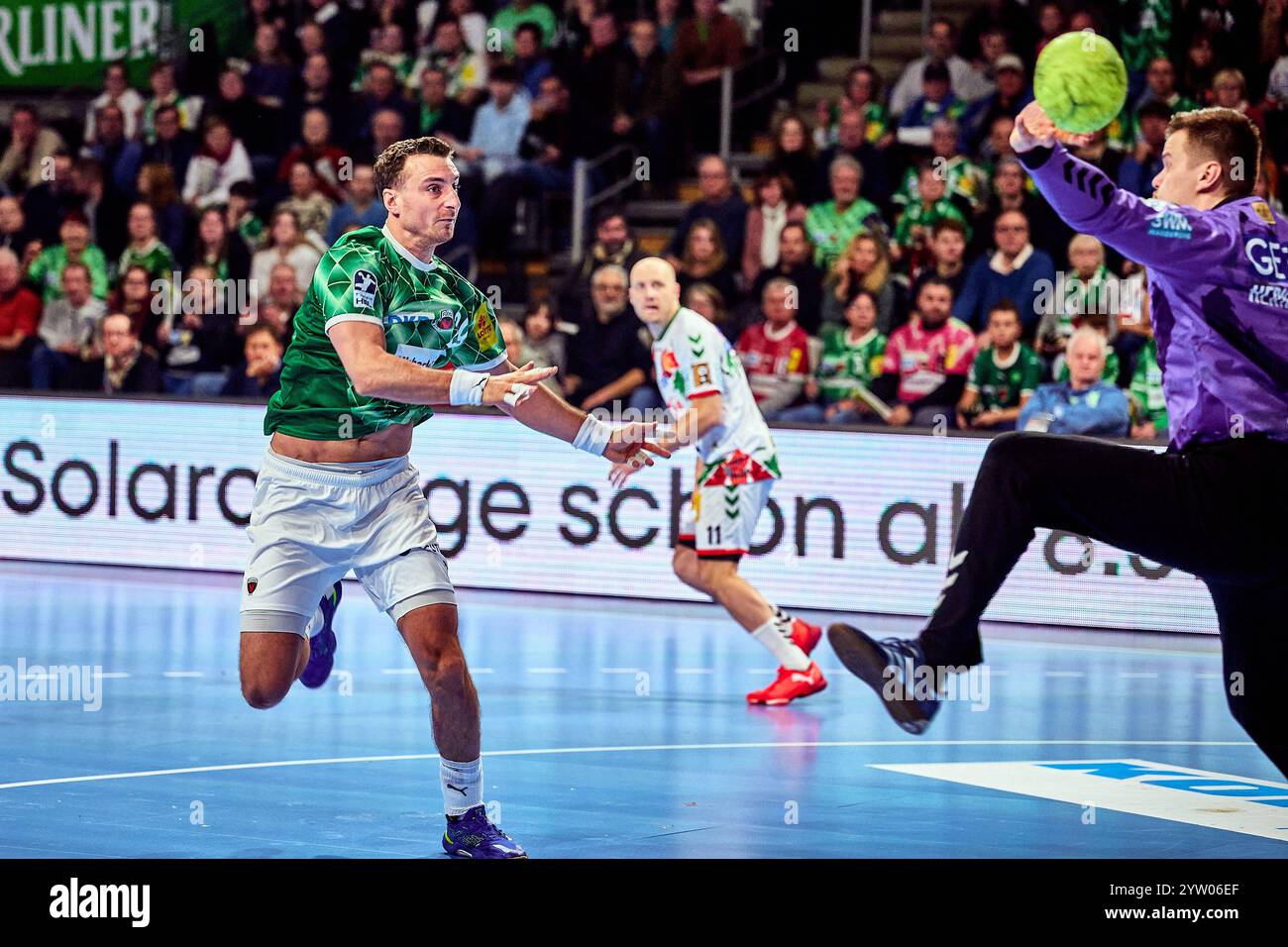 Lukas Herburger (Fuechse Berlin, #29), Torwurf, GER, Fuechse Berlin vs ...