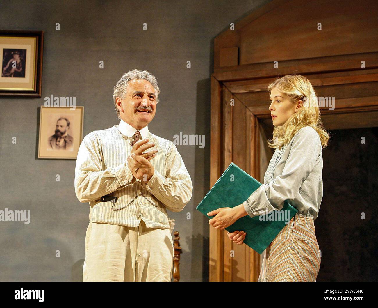 Liz cooke hi-res stock photography and images - Alamy