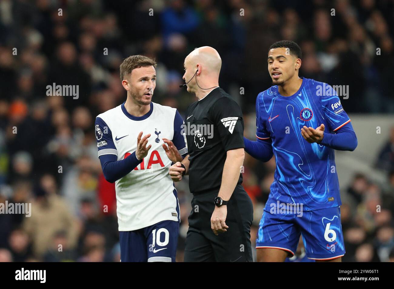 Tottenham Hotspur Stadium, London, UK. 8th Dec, 2024. Premier League ...