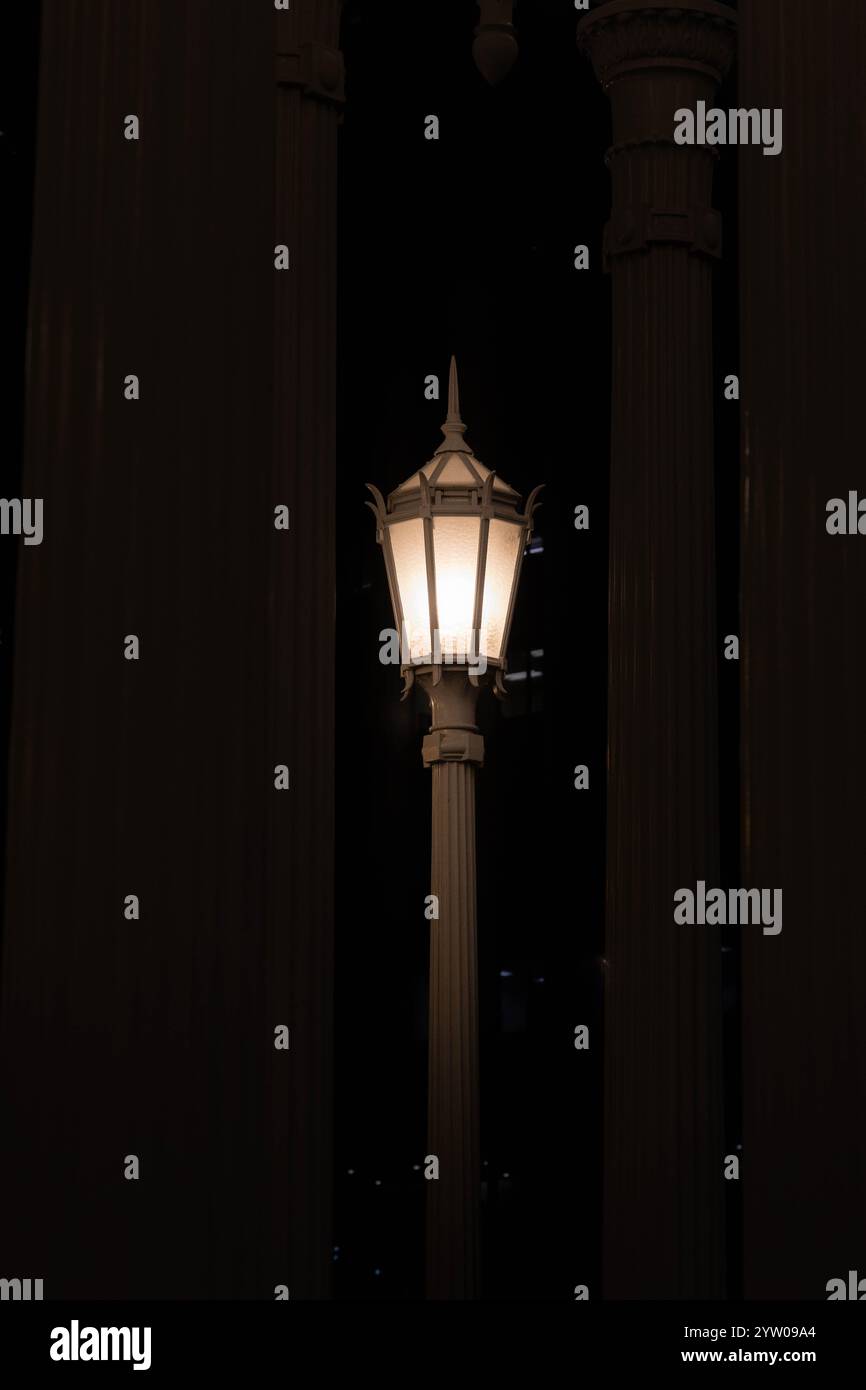 Lone street light hi-res stock photography and images - Alamy