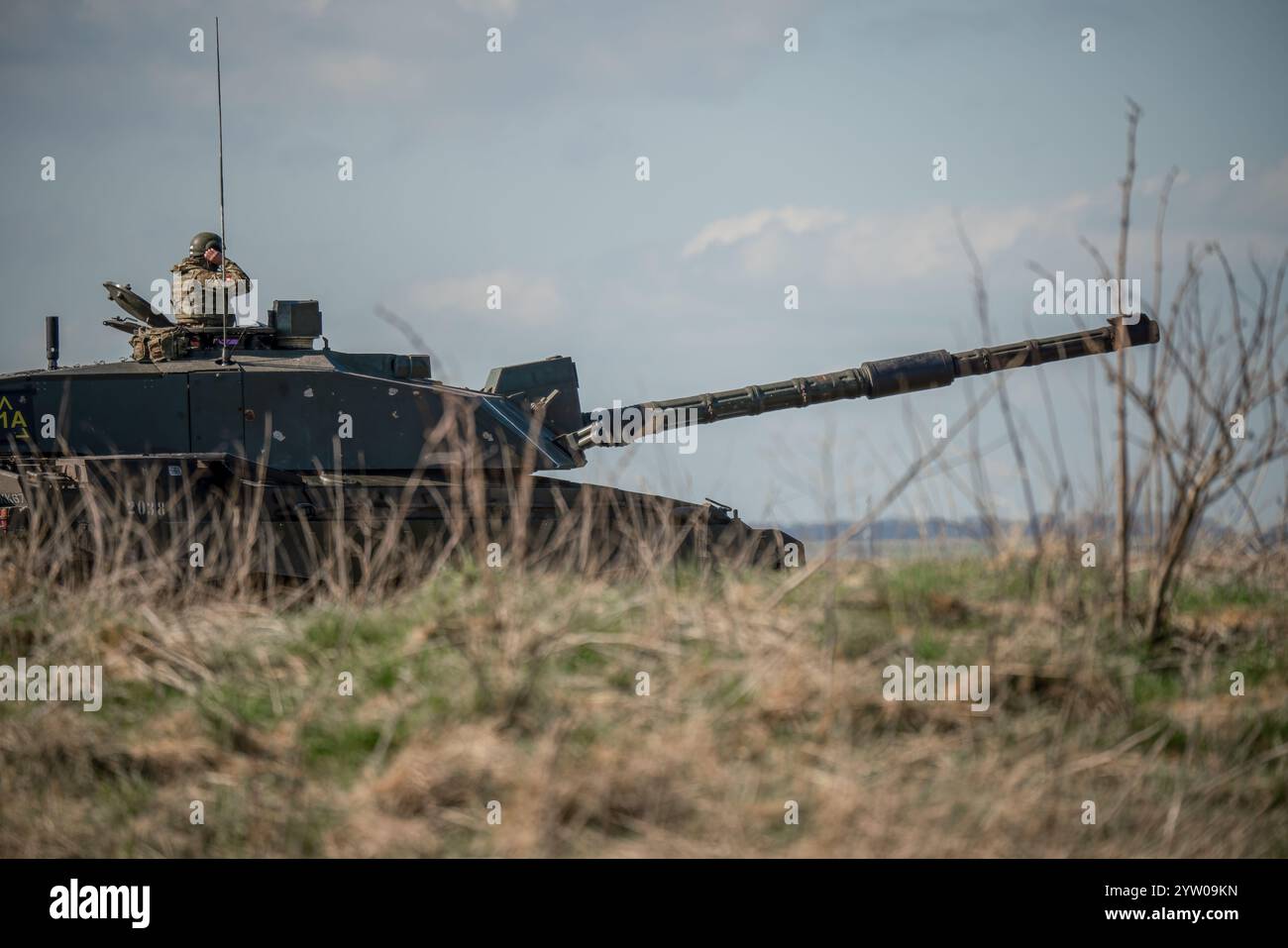 close-up of commander and gunner directing a Challenger ii 2 FV4034 ...