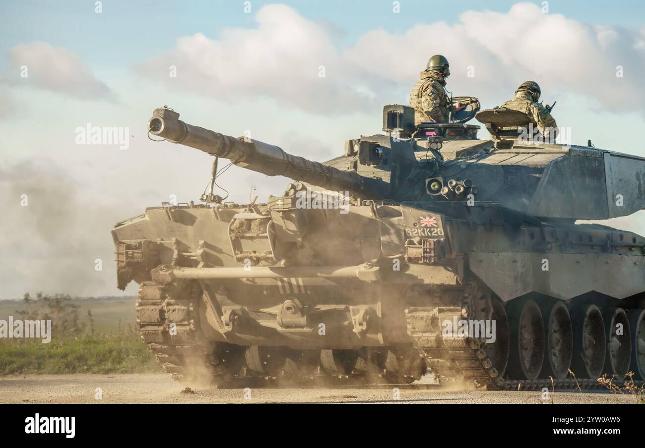 close-up of commander and gunner directing a Challenger ii 2 FV4034 ...