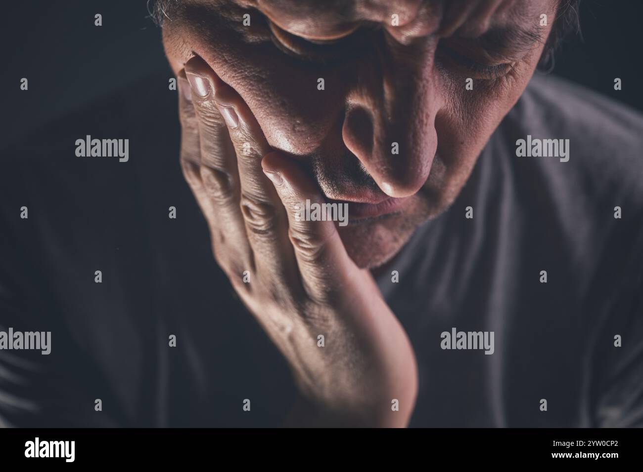 Toothache, severe pain the bad tooth, selective focus Stock Photo - Alamy