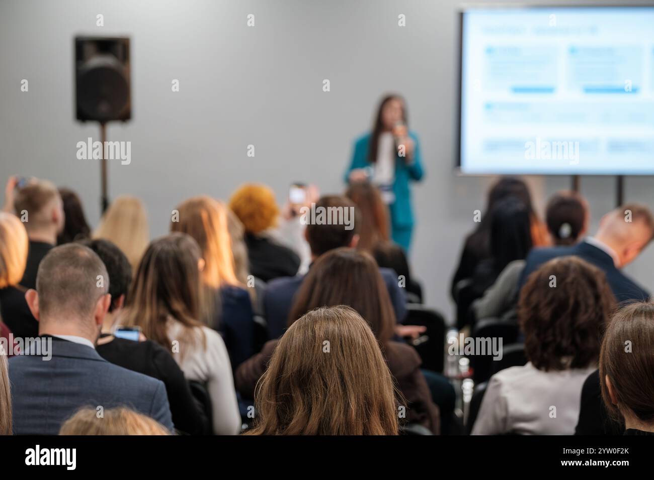 Engaged crowd hi-res stock photography and images - Alamy