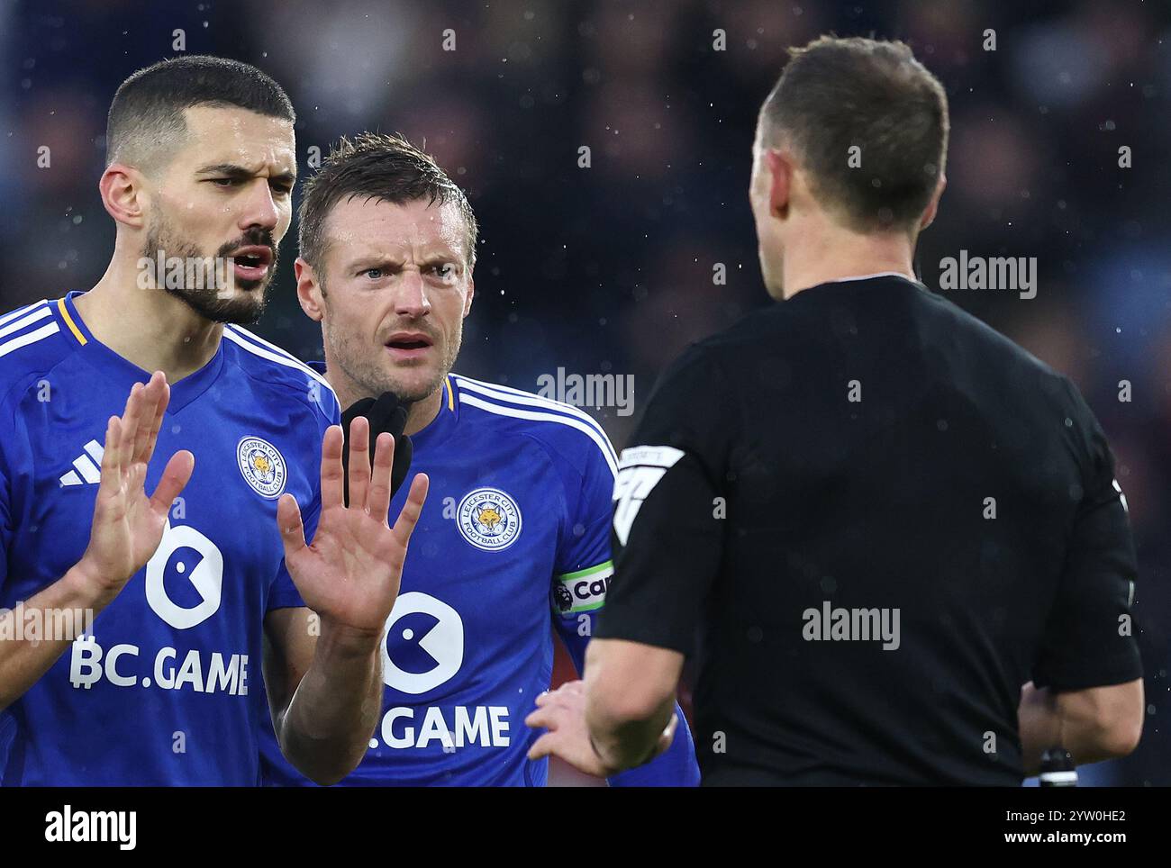 Leicester, UK. 8th Dec, 2024. Jamie Vardy and Conor Coady (L) speak to ...