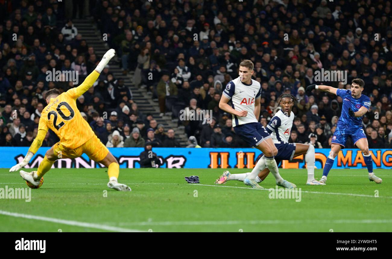 London, UK. 8th Dec, 2024. Pedro Neto (Chelsea, right) has his shot ...