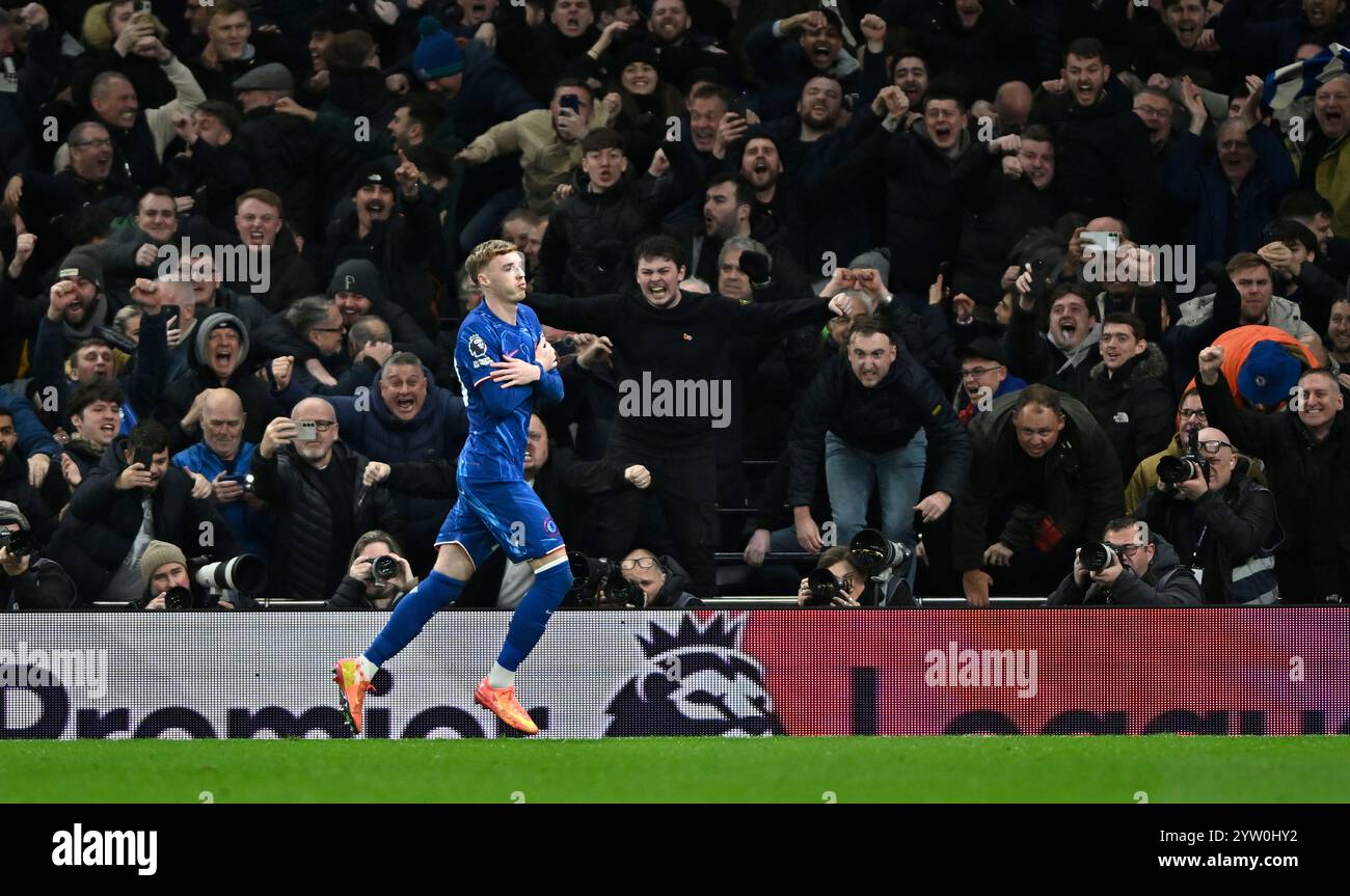 London, UK. 8th Dec, 2024. Cole Palmer (Chelsea) celebrates scoring ...