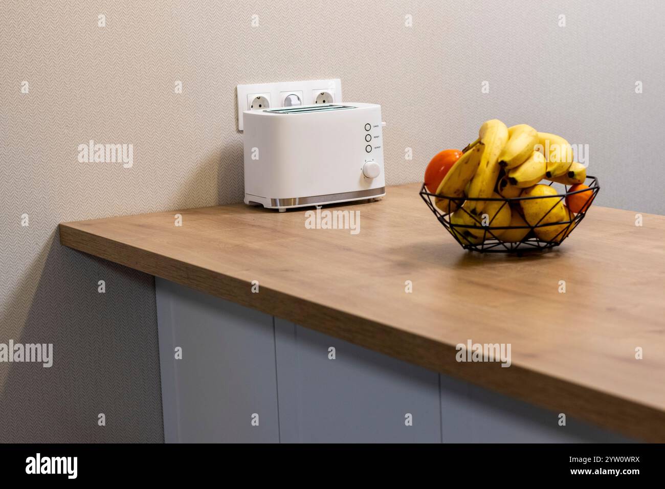 Modern kitchen interior fruits hi-res stock photography and images - Alamy