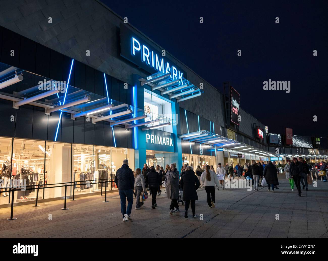 Glasgow fort shopping centre 2024 hi-res stock photography and images ...