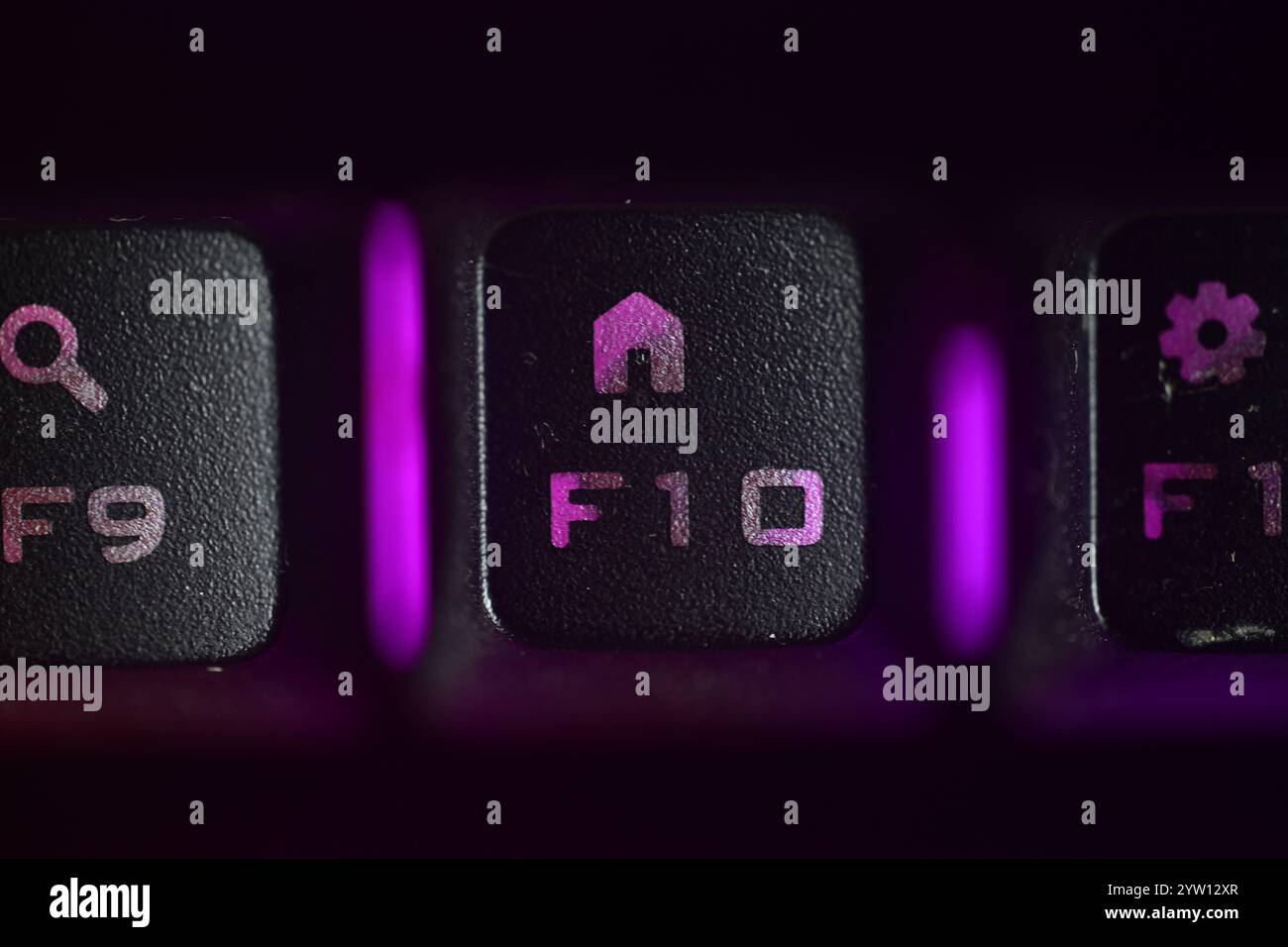 Computer keyboard house keys hi-res stock photography and images - Alamy