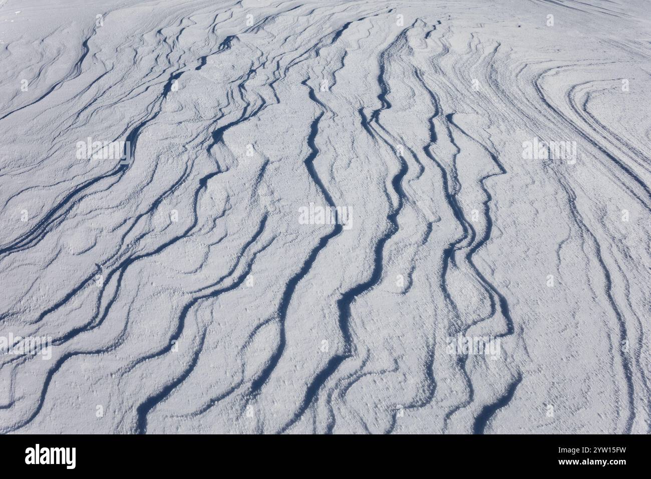Detail of snow - texture, structure and layers. Abstract lines Stock ...