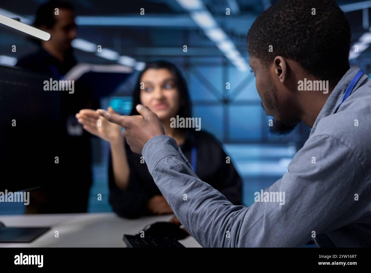 Supervisor server hub management hi-res stock photography and images ...