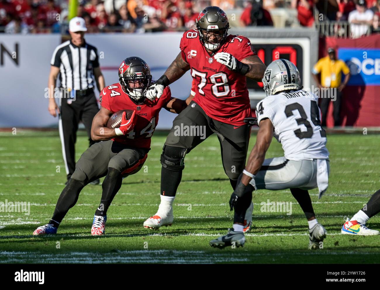 Thomas harper raiders hi-res stock photography and images - Alamy