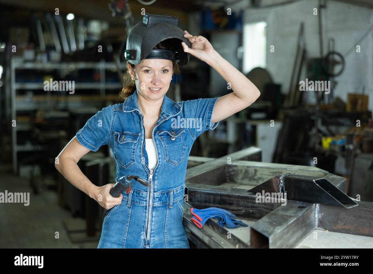 Female welder working industrial hi-res stock photography and images ...