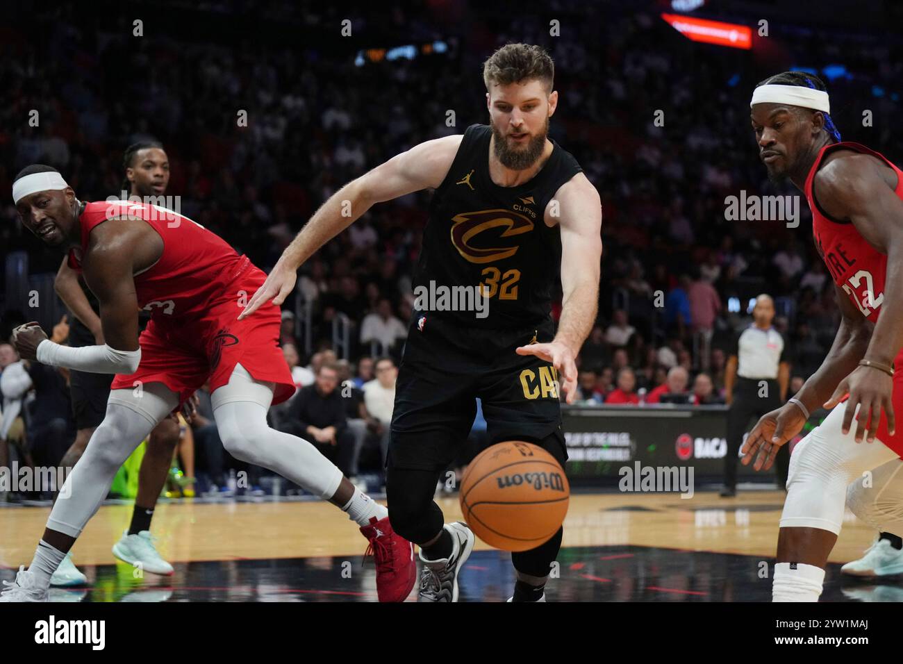 Cleveland Cavaliers forward Dean Wade (32) reaches for a loose ball as ...