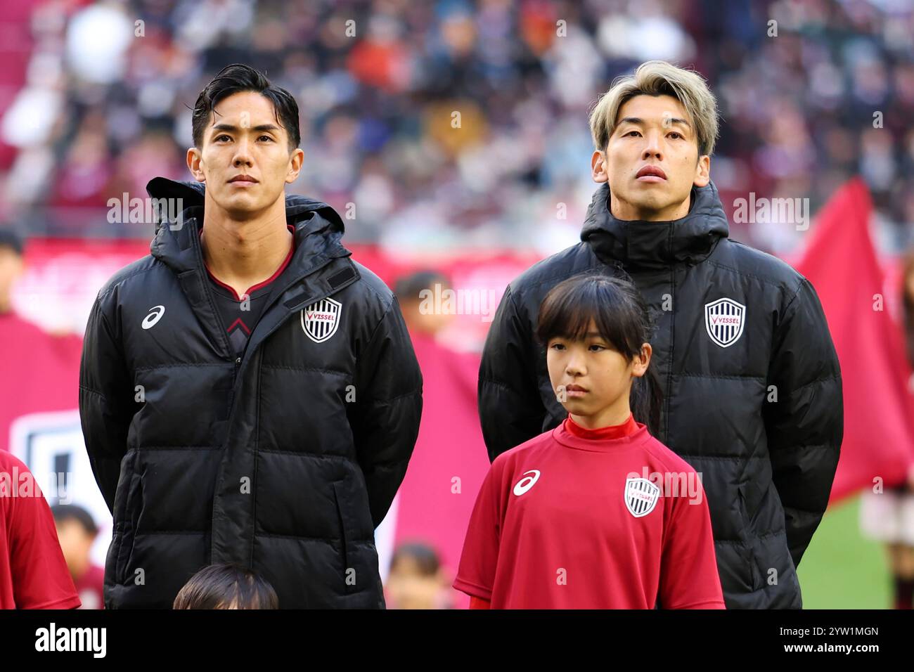 Hyogo, Japan. 7th Dec, 2024. (L to R) Yoshinori Muto, Yuya Osako (Vissel) Football/Soccer : 2024 ...