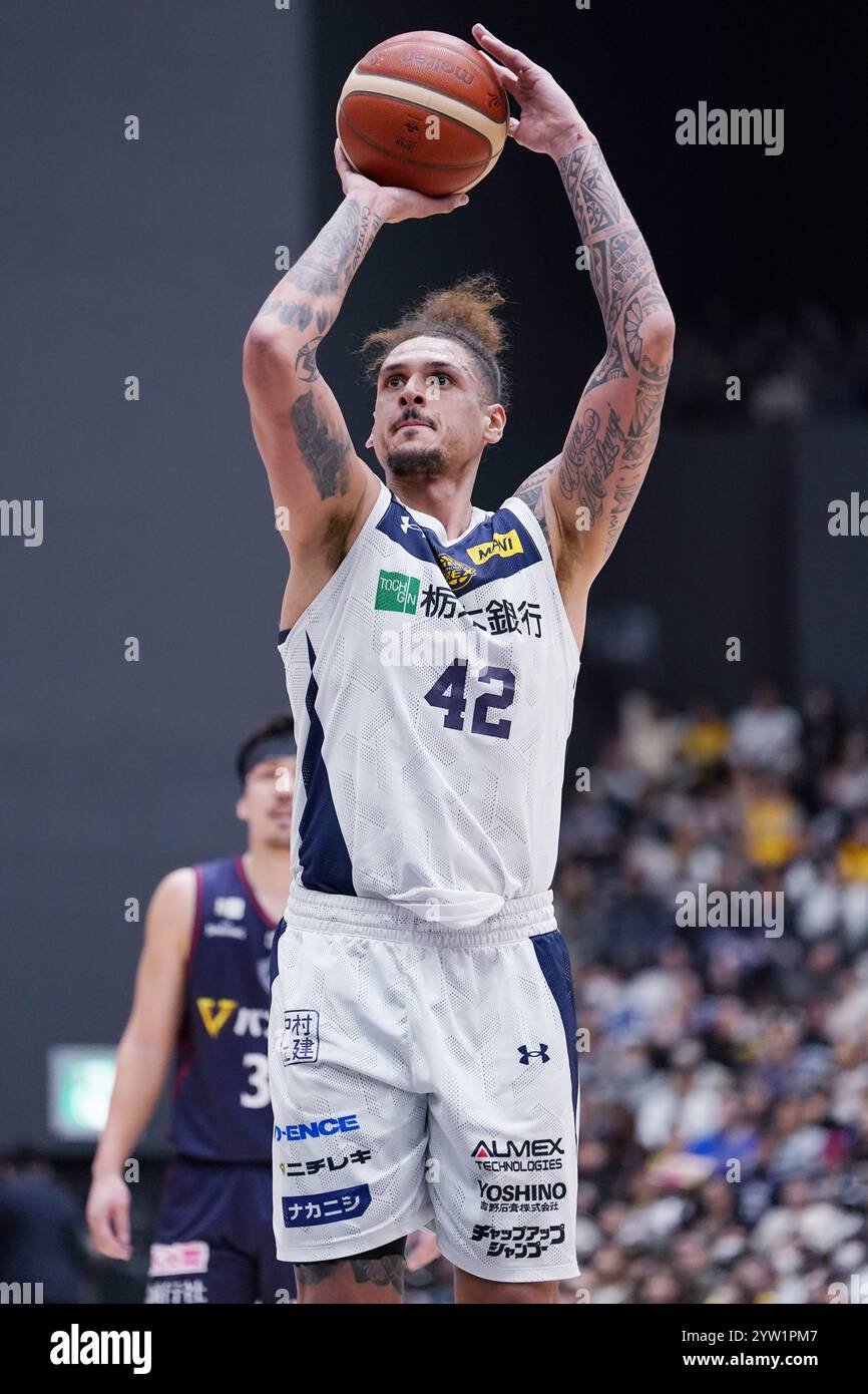 Yokohama BUNTAI, Kanagawa, Japan. 8th Dec, 2024. Isaac Fotu (Brex ...