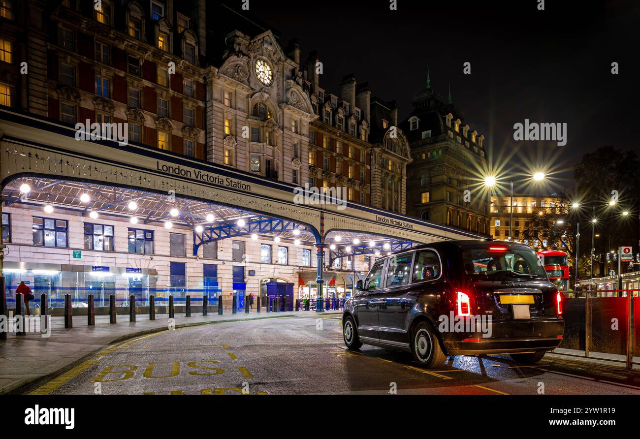 Entrance to Victoria train station in London in the night, UK Stock ...