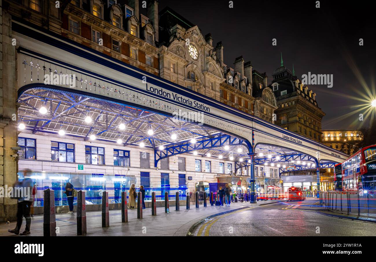 Entrance to Victoria train station in London in the night, UK Stock ...