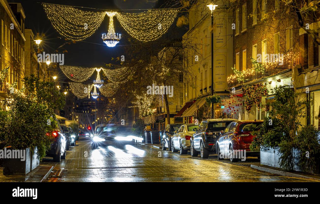 Elizabeth street in London's Belgravia decorated for Christmas, UK ...
