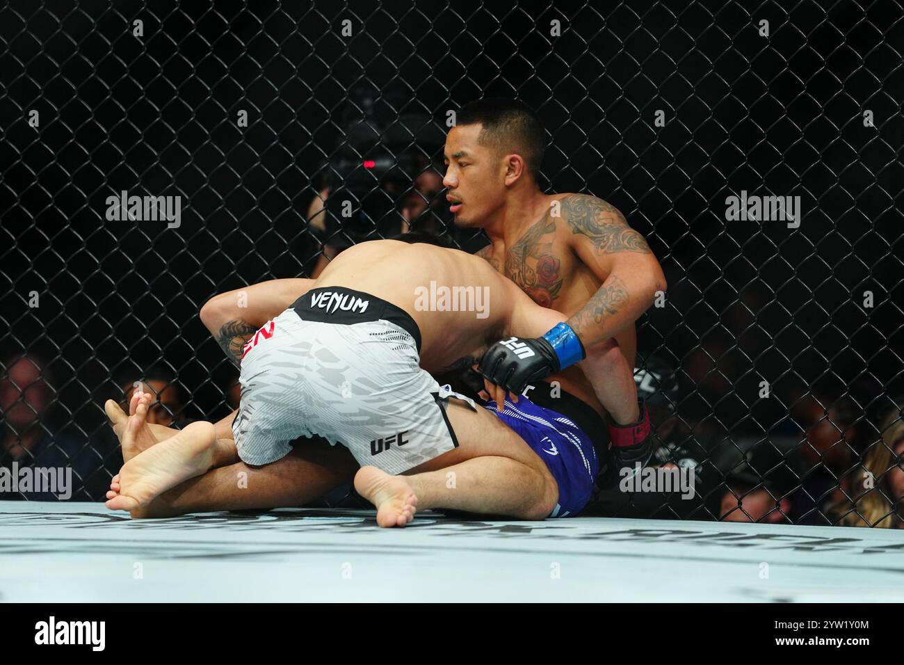 LAS VEGAS, NV -DECEMBER 7:Cody Durden and Joshua Van meet in the ...
