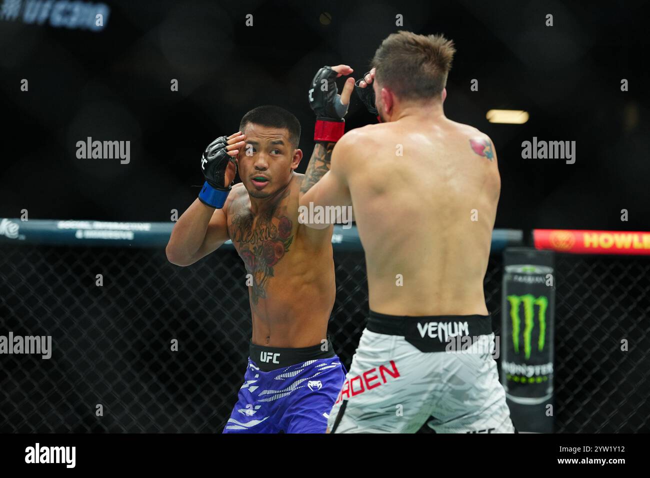 LAS VEGAS, NV -DECEMBER 7:Cody Durden and Joshua Van meet in the ...