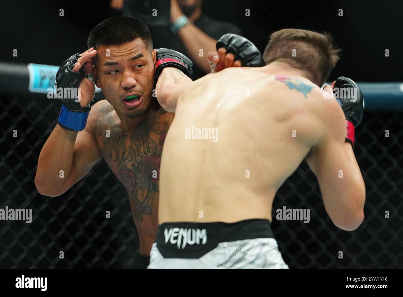 LAS VEGAS, NV -DECEMBER 7:Cody Durden and Joshua Van meet in the ...