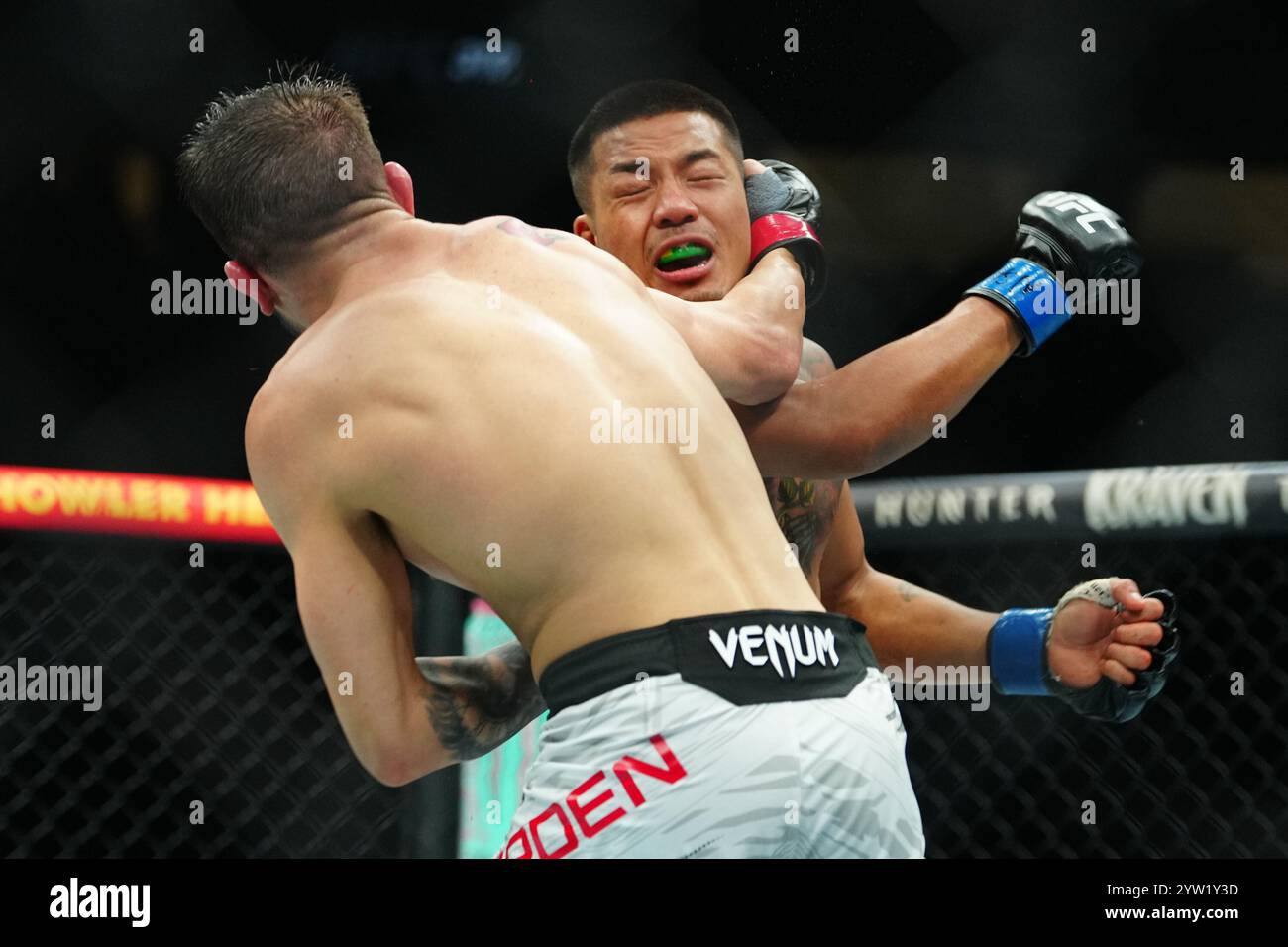 LAS VEGAS, NV -DECEMBER 7:Cody Durden and Joshua Van meet in the ...