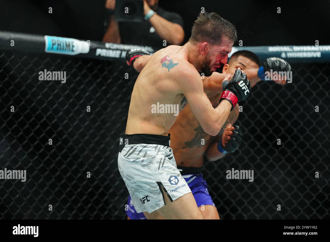 LAS VEGAS, NV -DECEMBER 7:Cody Durden and Joshua Van meet in the ...