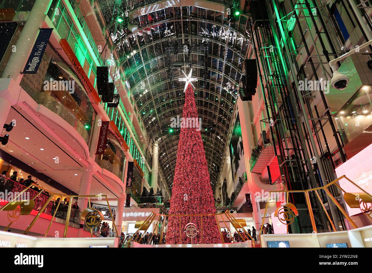 Multi level shopping mall hi-res stock photography and images - Alamy