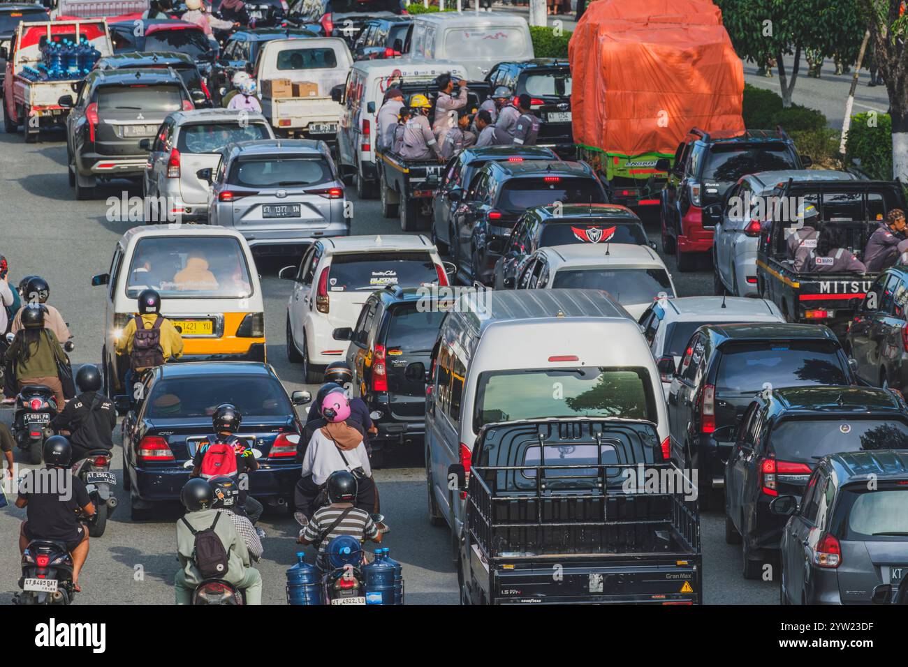 Car traffic rush hour pollution hi-res stock photography and images - Alamy