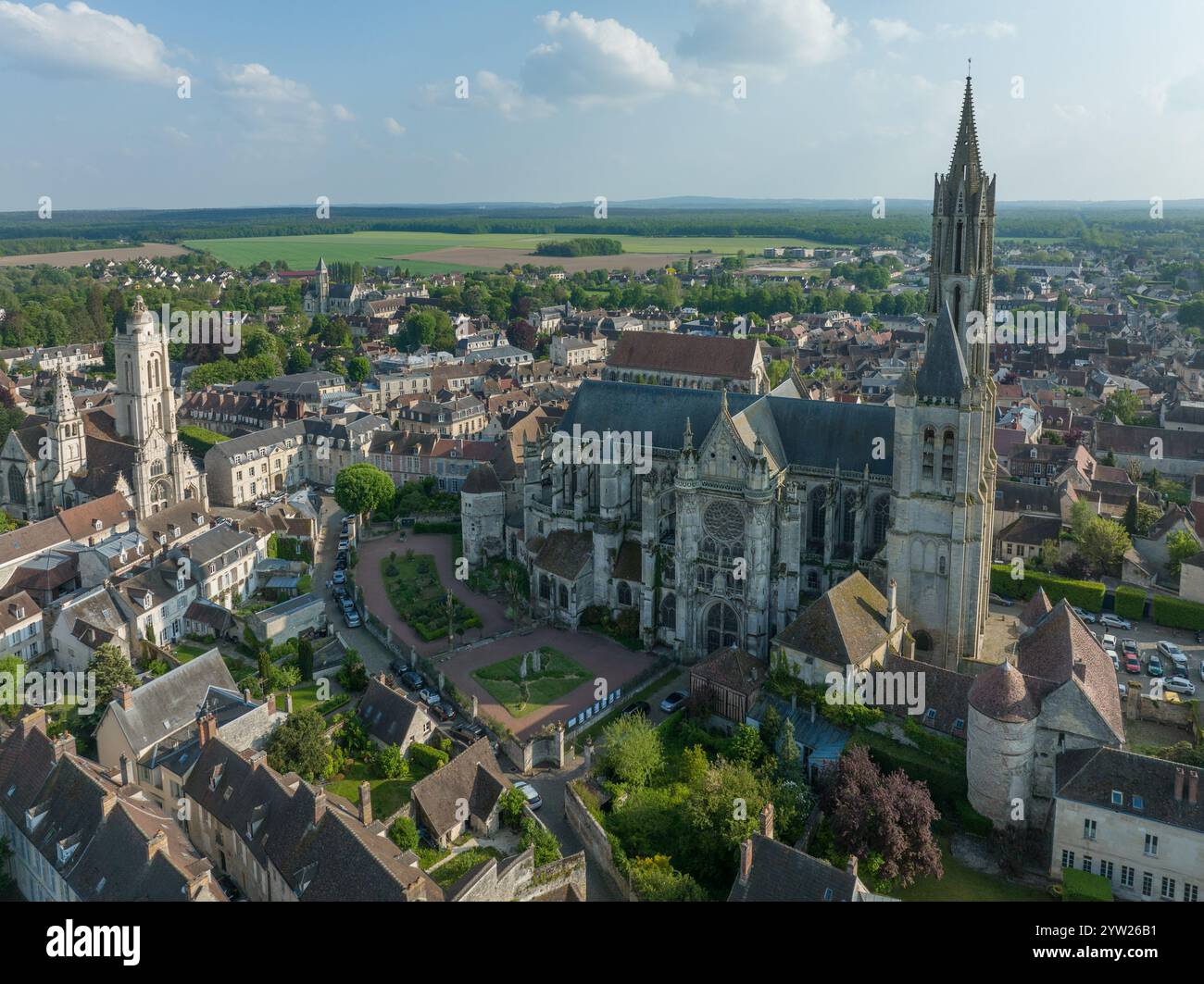 Medieval cathedral in senlis france hi-res stock photography and images ...