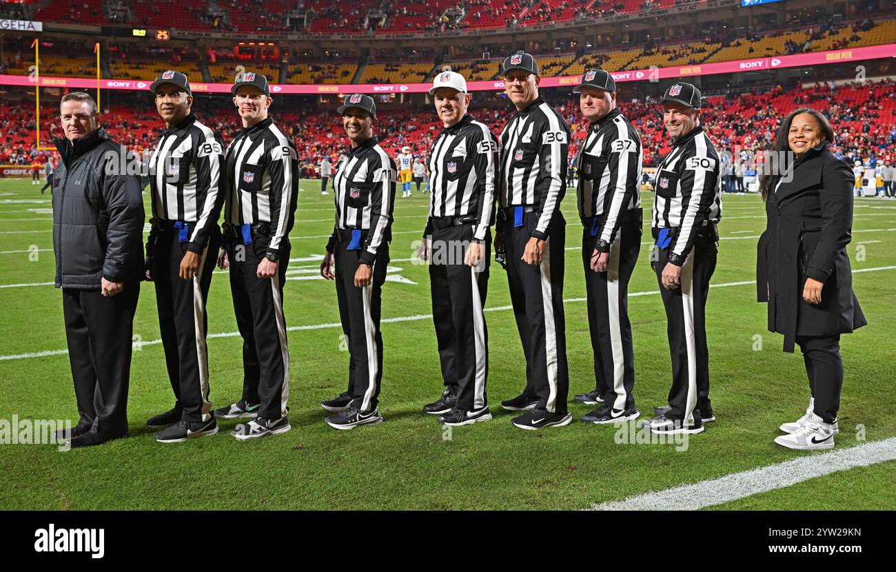 NFL Officials Jimmy Buchanan (86), Dale Keller (9), Scott Walker (11 ...