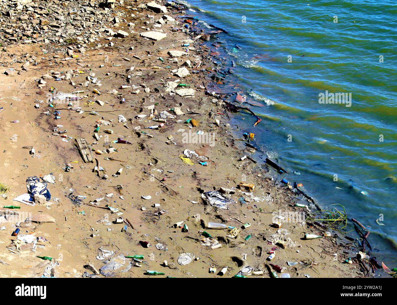 Beach litter plastic view hi-res stock photography and images - Alamy