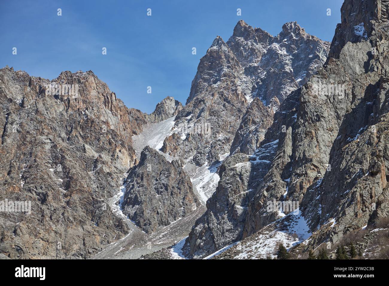 Rugged mountain range partially hi-res stock photography and images - Alamy