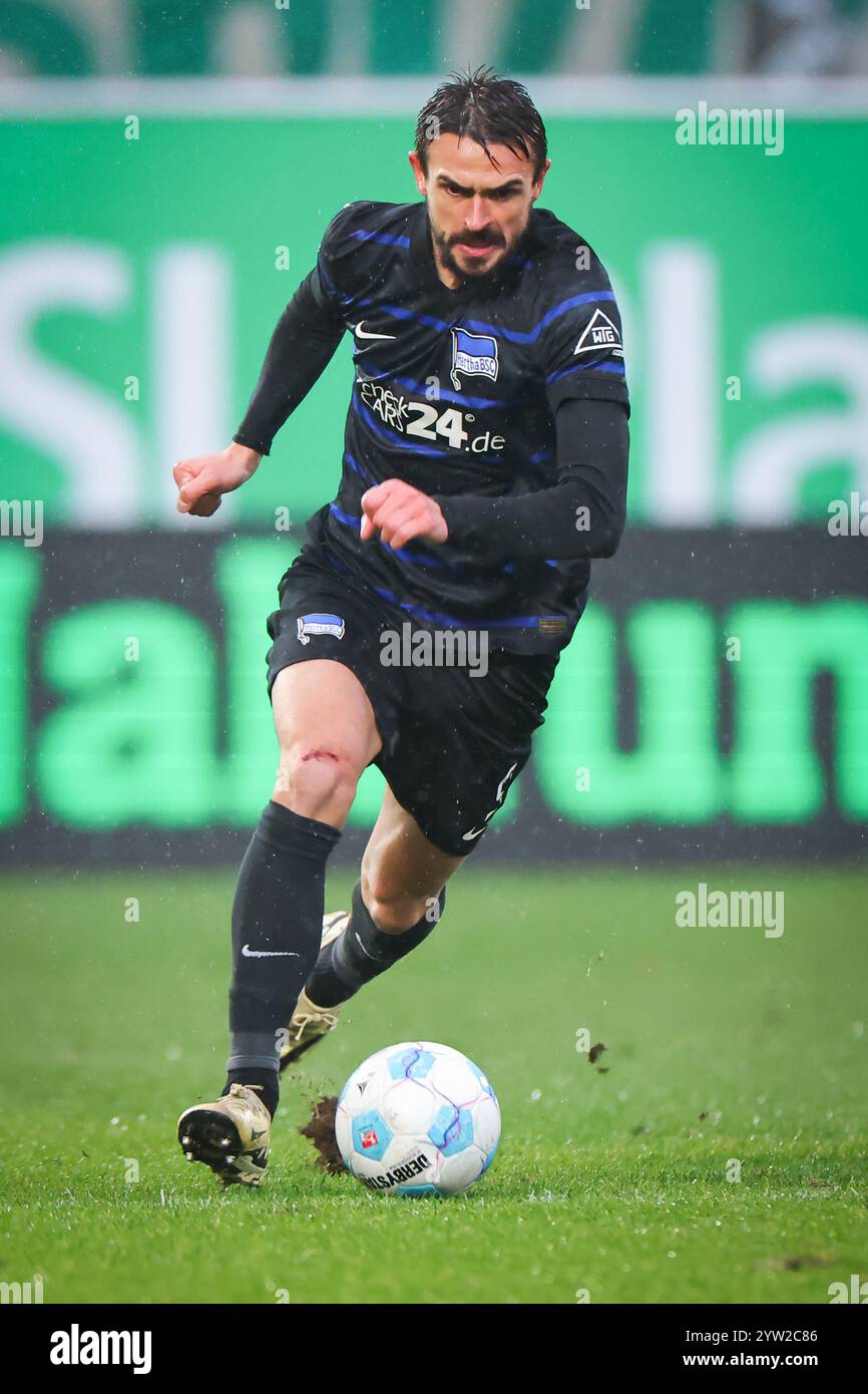 07 December 2024, Bavaria, Fürth: Soccer: Bundesliga 2, SpVgg Greuther ...