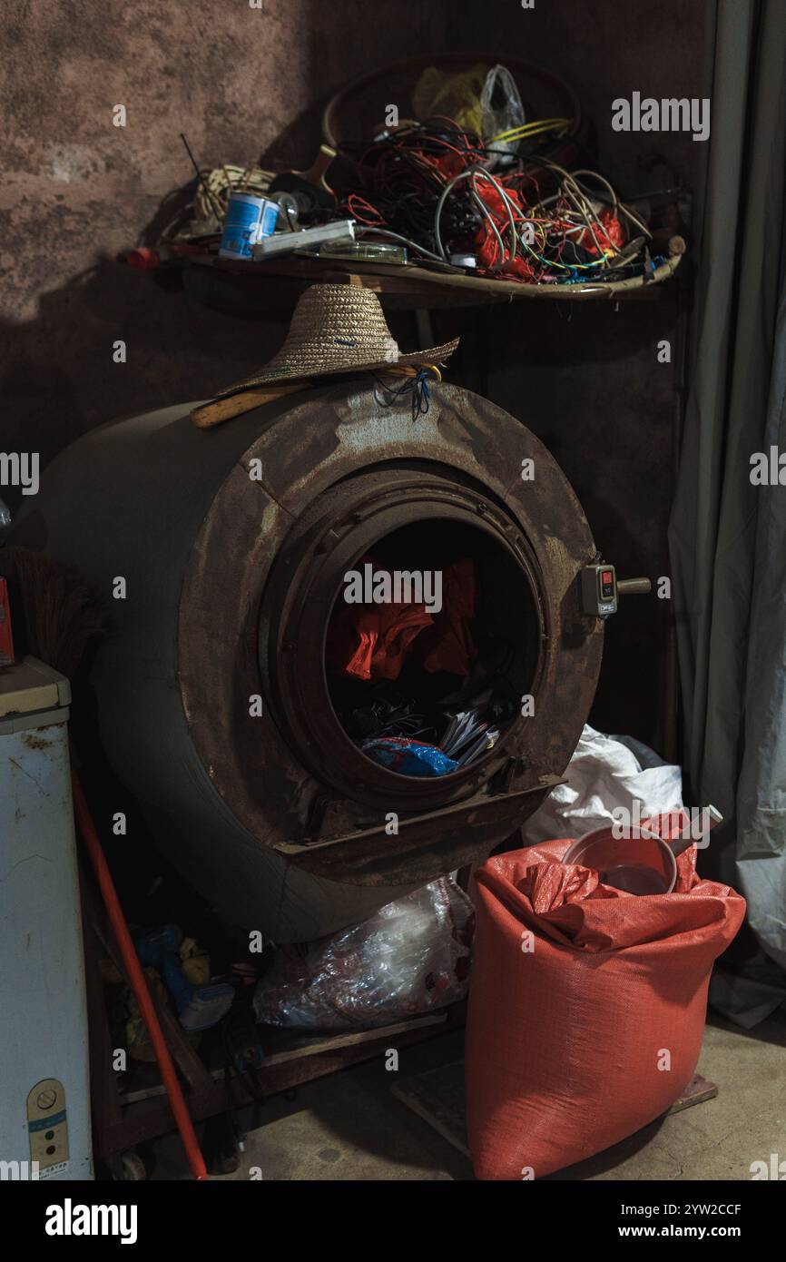 Dusty workspace hi-res stock photography and images - Alamy