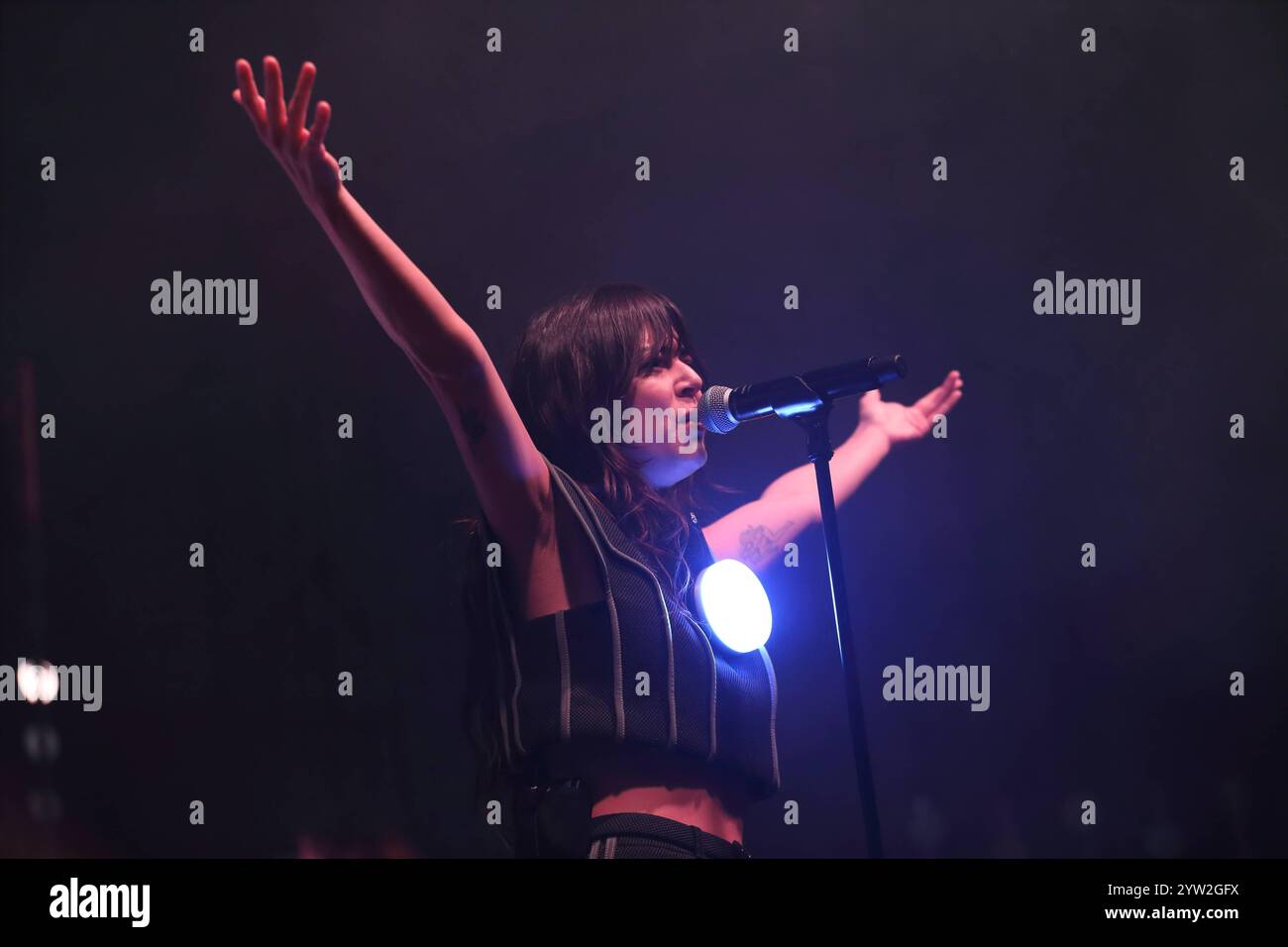 Maud Ferron alias Louve von der Band L Imperatrice bei einem Konzert in ...