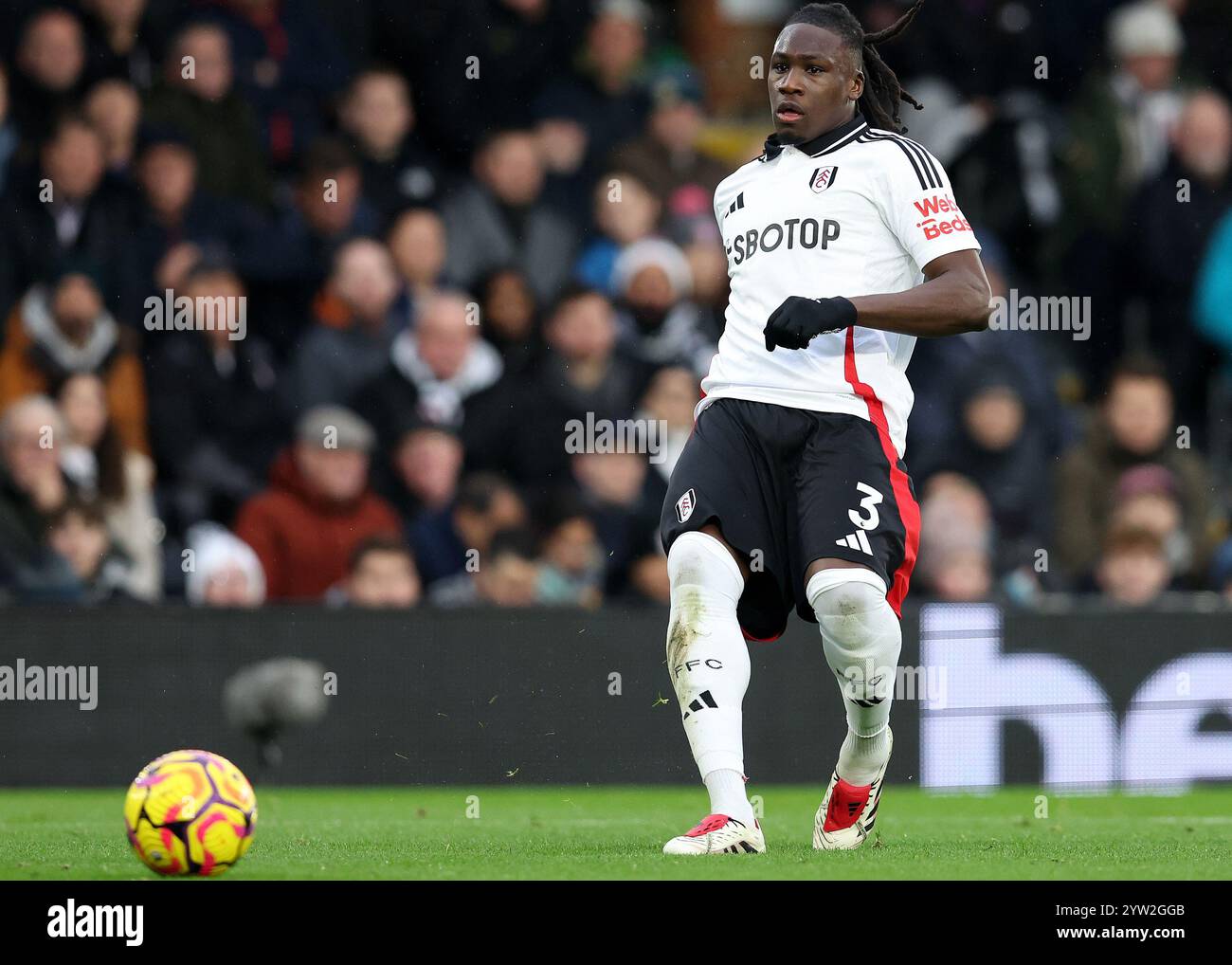 Calvin bassey fulham 2024 hi-res stock photography and images - Alamy