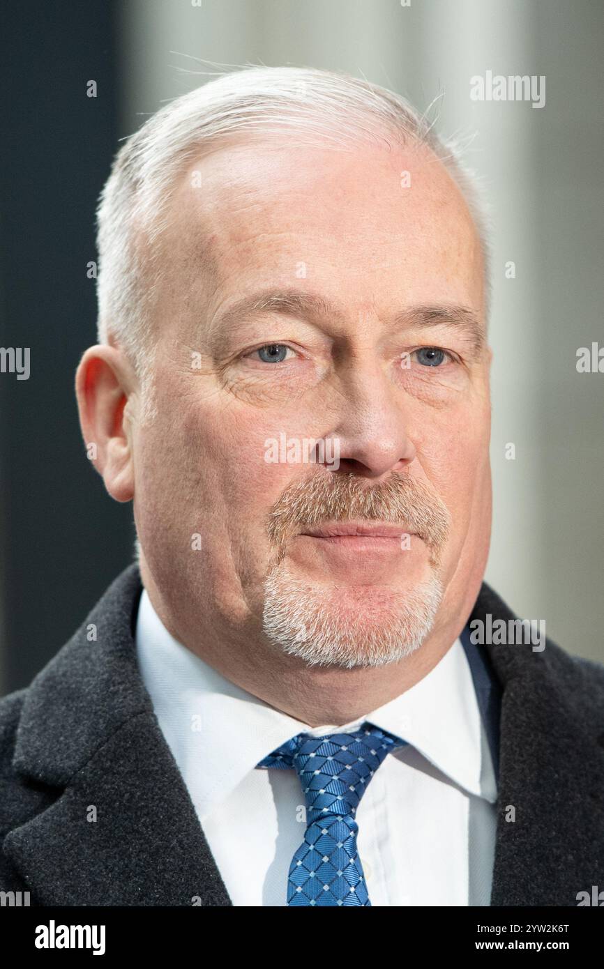 Richard fuller on sunday with laura kuenssberg hi-res stock photography ...