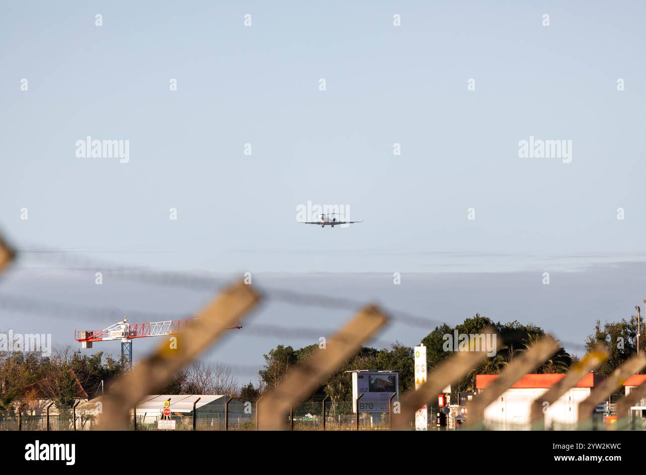 NetJets Bombardier Global 6000 landing at Biarritz airport, France ...